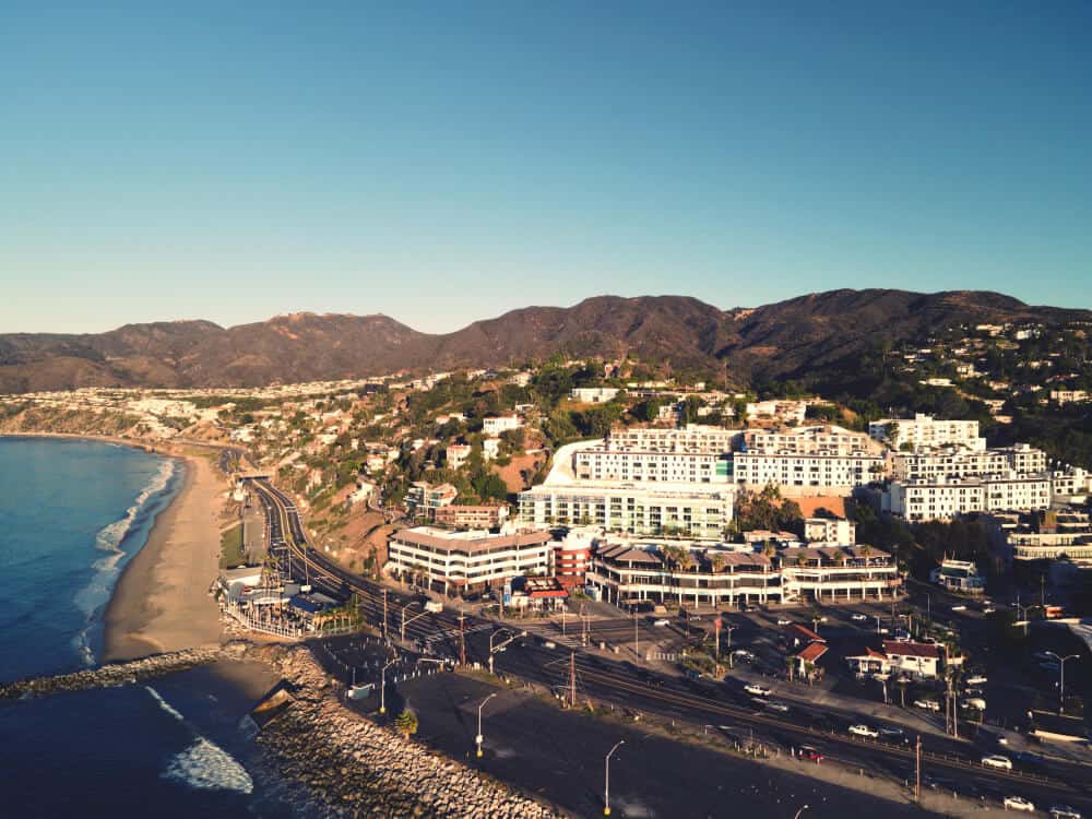 Custom Home Features Worth Adding When Rebuilding In Pacific Palisades